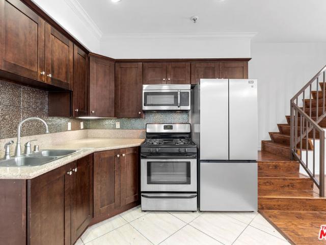 5633 Carlton Way 203