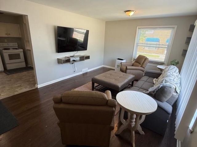 5633 W Oklahoma Ave 1 Bedroom Apartment for Rent at 5633 W Oklahoma Ave, Milwaukee, WI 53219 Lyons Park