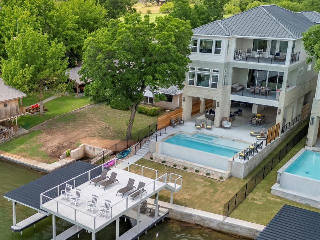 563 Ellen Williams Loop