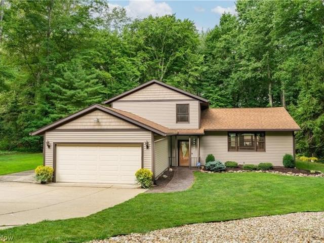 563 Kapity Dr, Mogadore, OH 44260