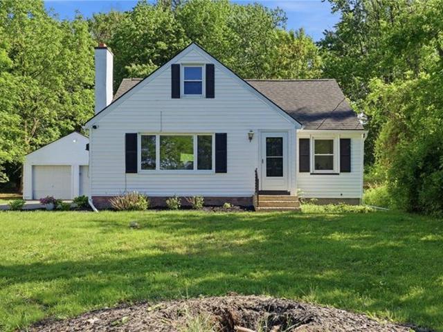 563 Holmes Rd, Rochester, NY 14626