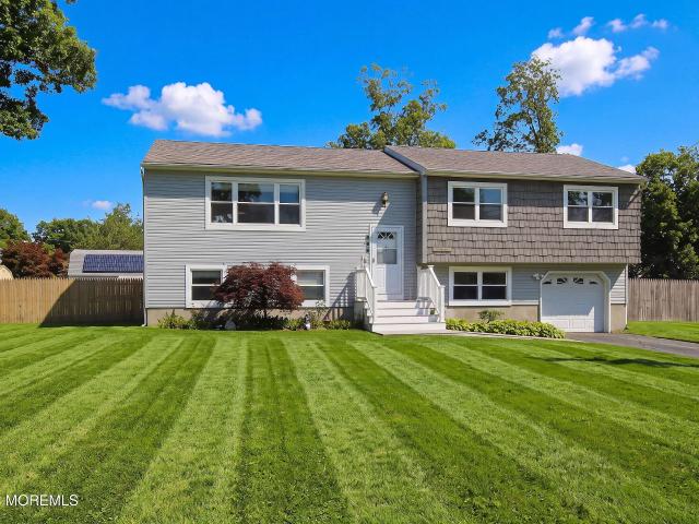 563 Oakhollow Lane