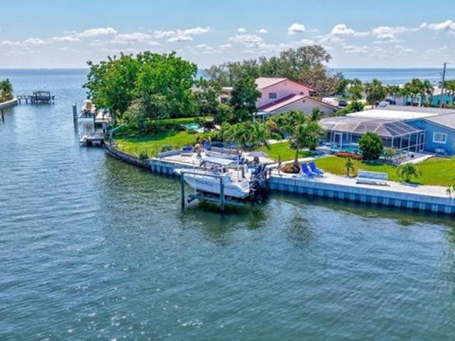 563 Lewis Blvd SE, Saint Petersburg, FL 33705