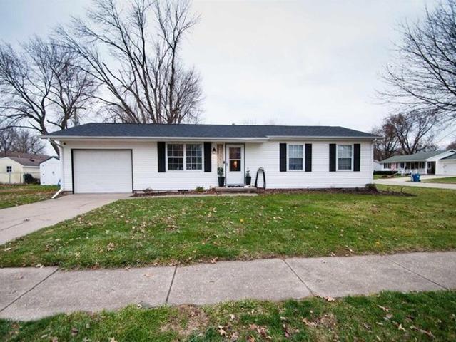 563 W Price St, Eldridge, IA 52748