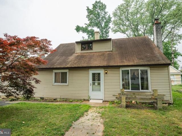 563 Wilk Dr, Morrisville, PA 19067