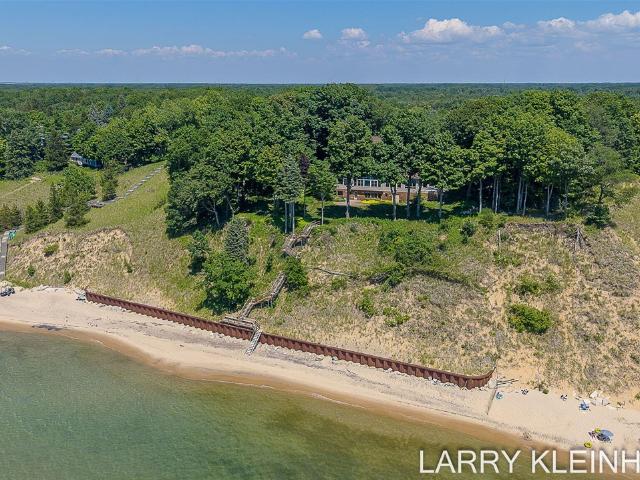 5645 N Lakeshore Drive