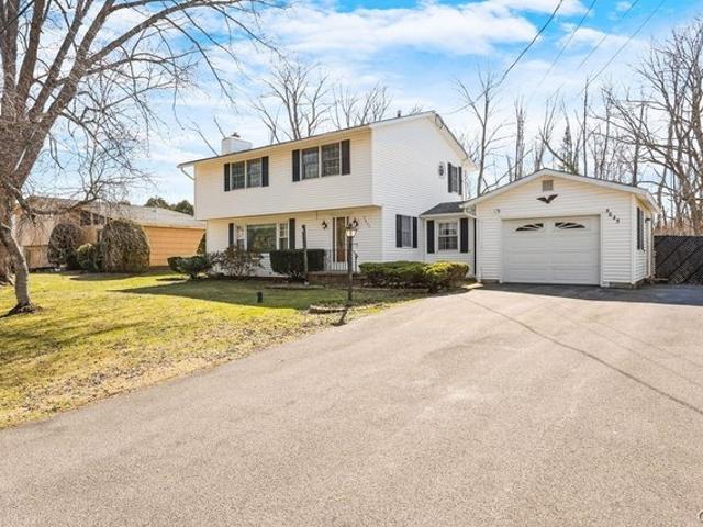 5645 Stevens Dr S, Cicero, NY 13039
