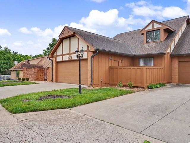 5647 SW Hawick Ln, Topeka, KS 66614