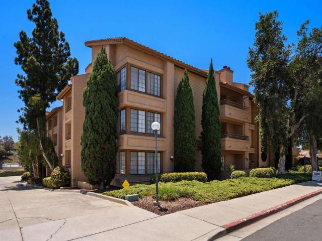 5649 Lake Park 102
