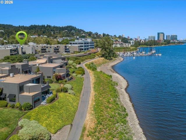 5640 S Riverside Ln Apt 2, Portland, OR 97239