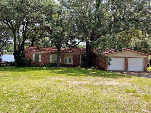 5640 W Shore Dr W, Pensacola, FL 32526