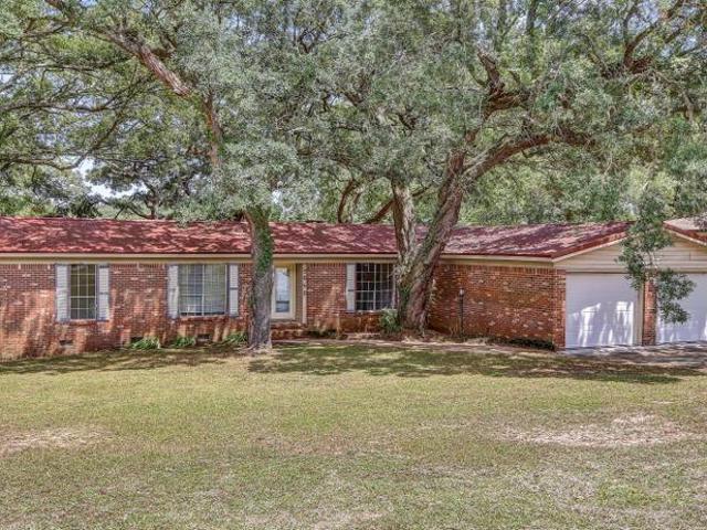 5640 W Shore Dr W, Pensacola, FL 32526