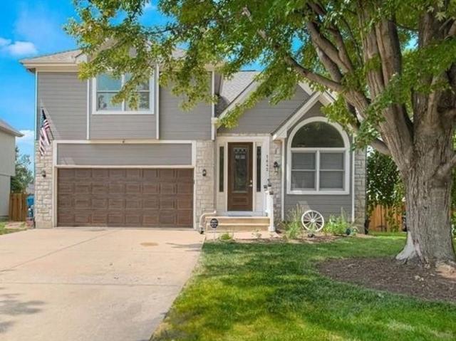 5642 Brownridge Dr, Shawnee, KS 66218