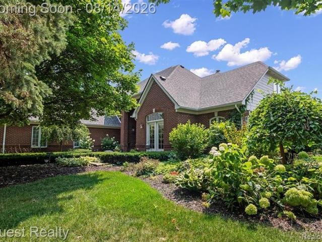 56439 Nickelby S, Shelby Township, MI 48316