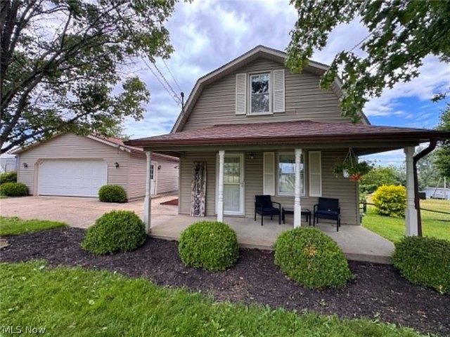 564 6th St NW, Carrollton, OH 44615