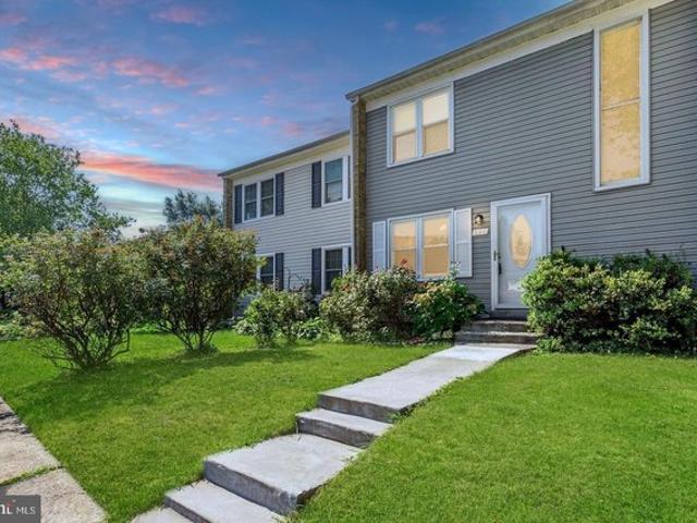 564 Crestwood St SW, Leesburg, VA 20175