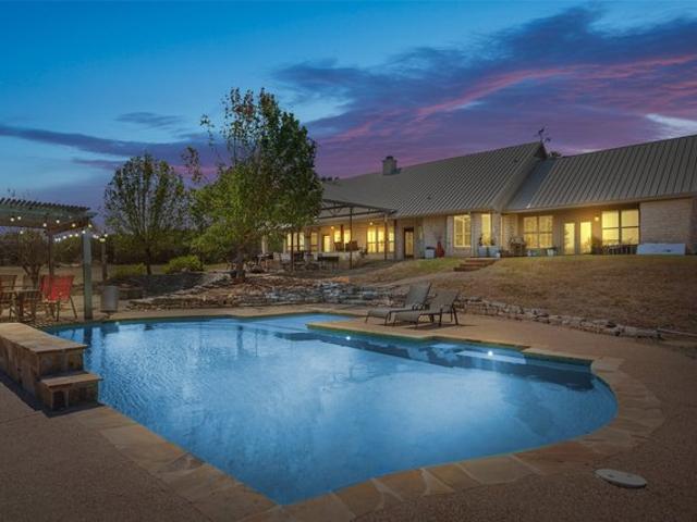 564 Sam Bass Rd, McGregor, TX 76657