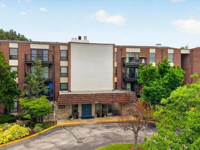 564 Sarah Ln Apt 104, Saint Louis, MO 63141