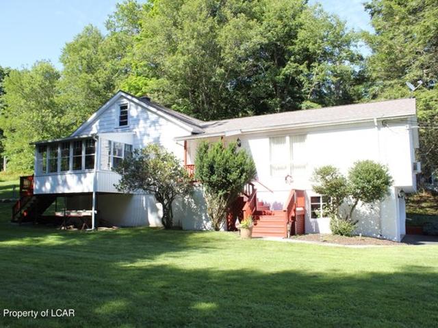564 Shupp Rd, Dallas, PA 18612