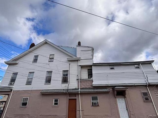 564 River Street