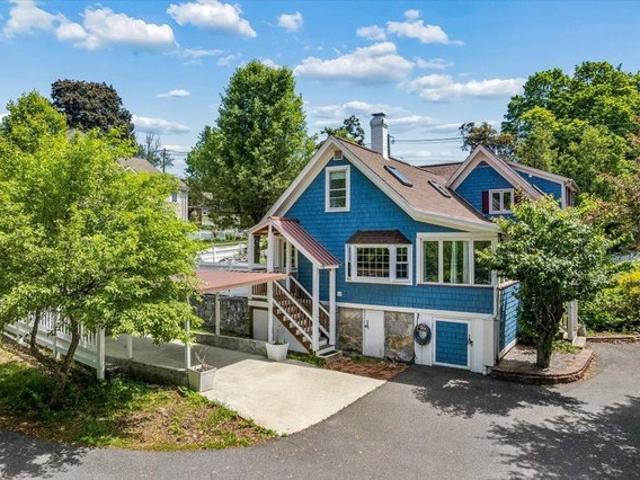 564 River Rd, Manchester, NH 03104