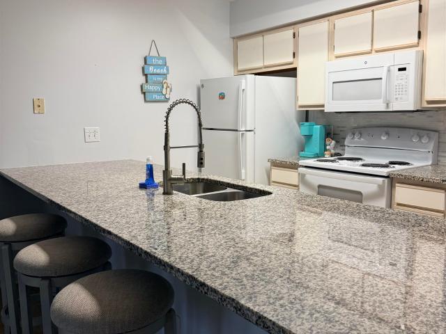 564 White River Dr. 42e