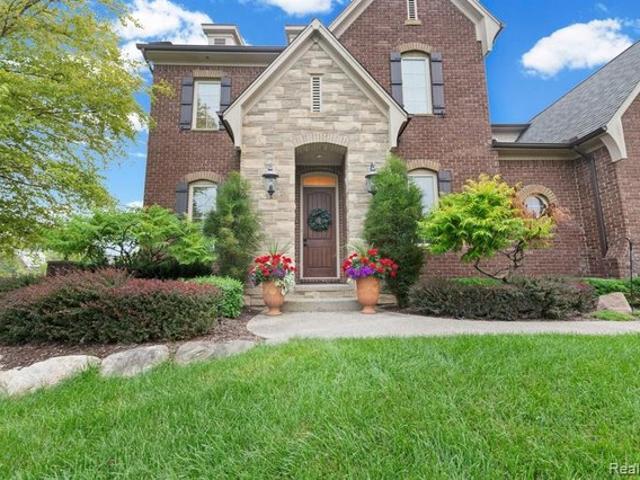 56555 Hartley Dr W, Shelby Township, MI 48316