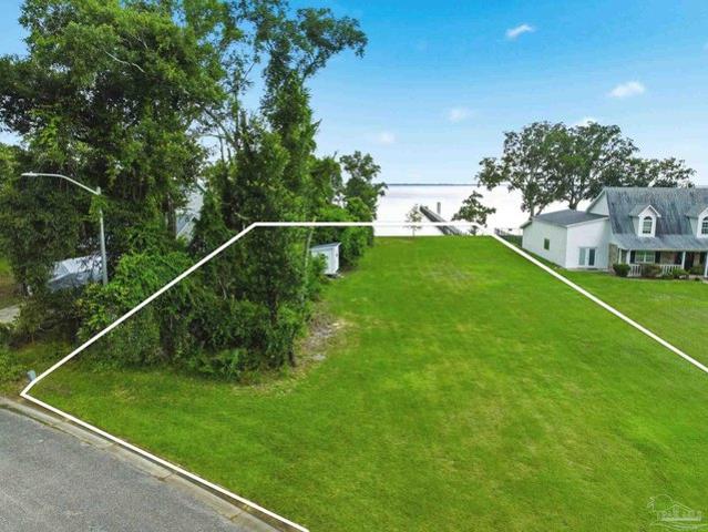 5655 Bay Forest Dr, Pensacola, FL 32526