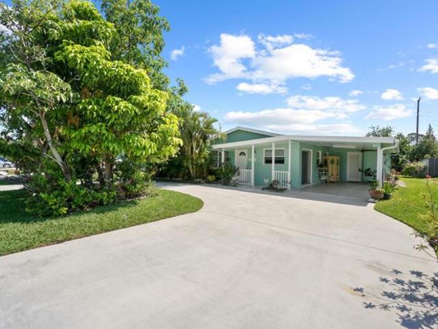 5657 SE Avalon Dr, Stuart, FL 34997