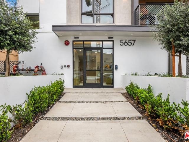 5657 Virginia Ave, Unit 202, Los Angeles, CA 90038 | MLS #26773 | Compass