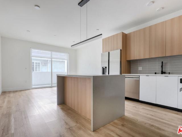 5657 Virginia Avenue 202