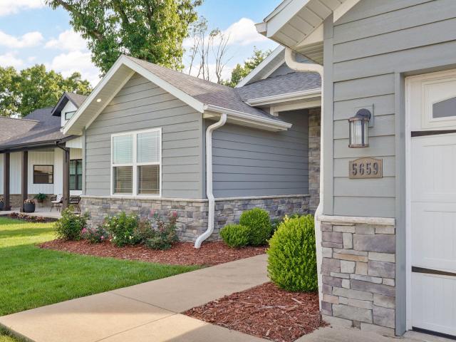 5659 S Cloverdale Lane