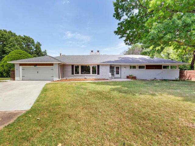 5650 E Coe Dr, Wichita, KS 67208