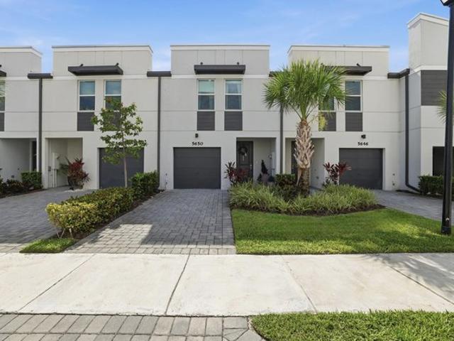 5650 Enclave Dr, Mangonia Park, FL 33407