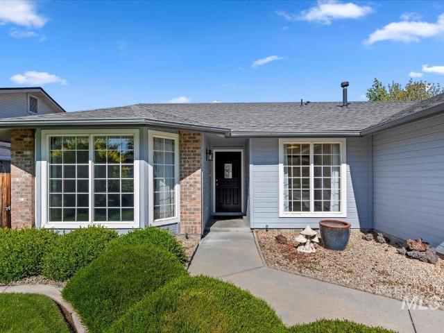 5651 N Crimson Way