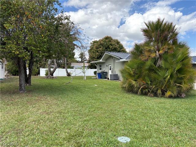 5652 Eichen Cir, Fort Myers, FL 33919 | MLS #2026011