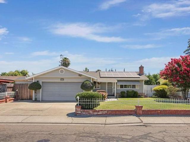 5652 Holiday Dr, Stockton, CA 95207