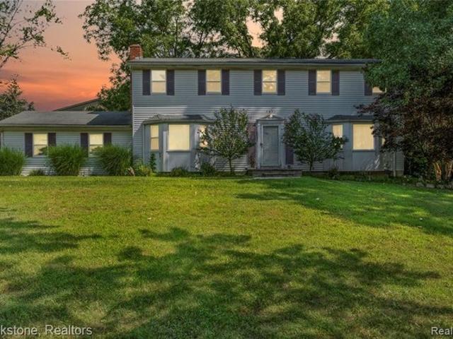 5652 Tequesta Dr, West Bloomfield Township, MI 48323