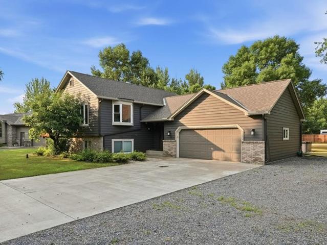 5652 West Oakes Dr, Saint Cloud, MN 56303