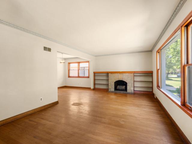 5653 N Milwaukee River Pkwy