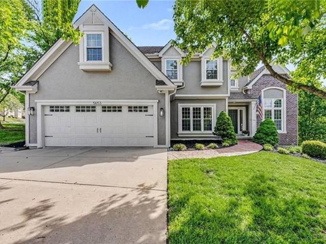 5653 Gresham Cir, Parkville, MO 64152