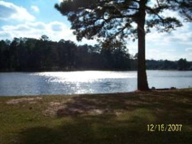 $565 / 1br 665ft² Beautiful lakeside apartment Castaways map