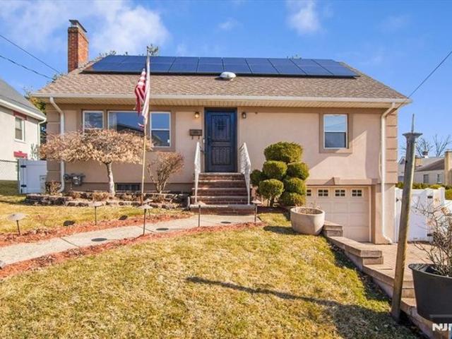 565 Center St, Wood Ridge, NJ 07075