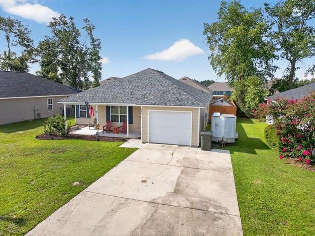 565 Bryson Cir, Hahira, GA 31632