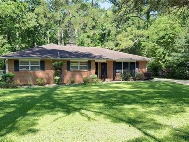 565 Edgewood Dr, Pineville, LA 71360