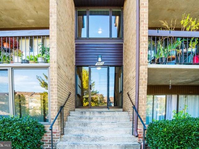 565 Florida Ave Apt 202, Herndon, VA 20170