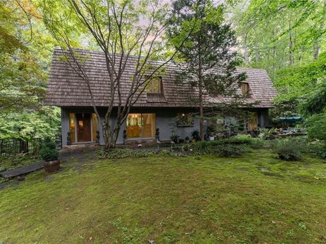 565 Knob View Dr, Winston Salem, NC 27104