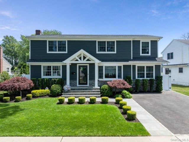 565 Kell Pl, Seaford, NY 11783