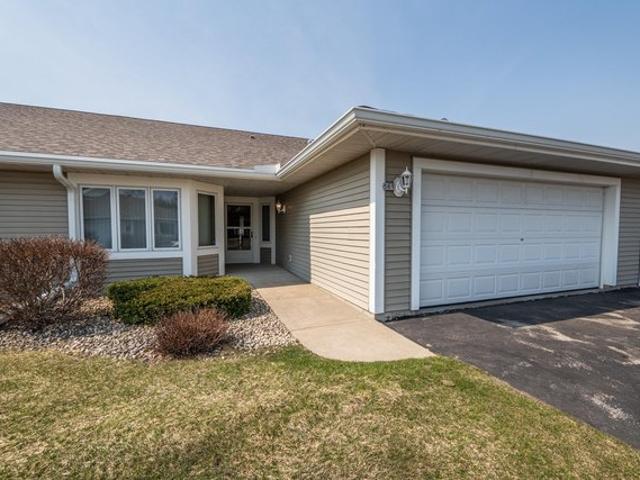 565 Hartford Sq, Hartford, WI 53027