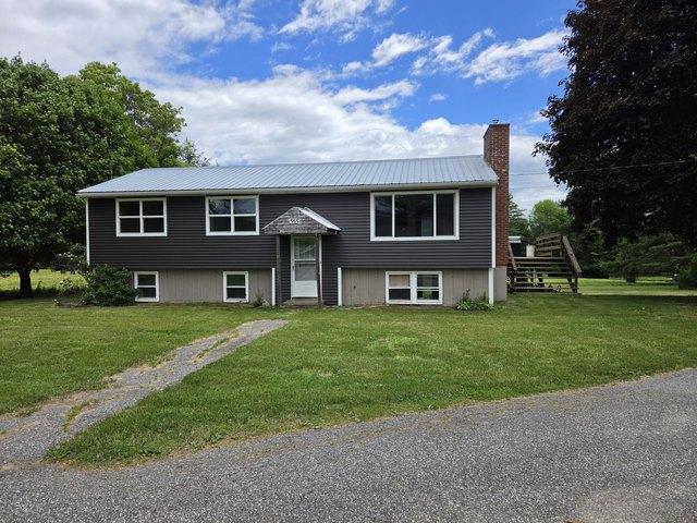 565 Old Lewiston Rd, Winthrop, ME 04364